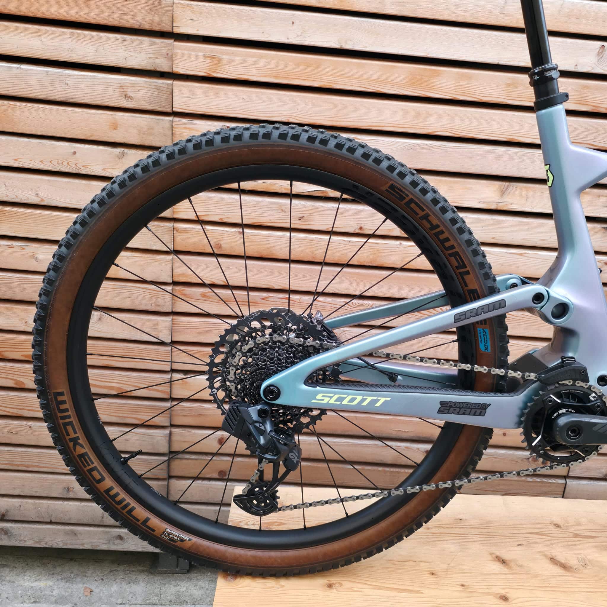 SCOTT Lumen Eride 900 MIS.M 2025: Performance Top • Bikecafe